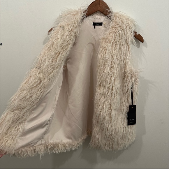 Dex | Jackets & Coats | Nwt Dex Faux Fur Cream Nude Fuzzy Outer Vest ...